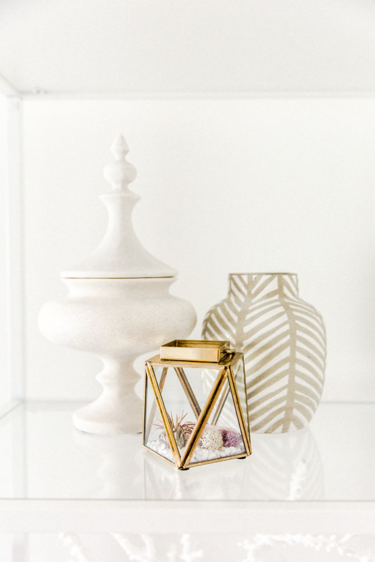 Styling 101: Bookshelves - patterns & prosecco