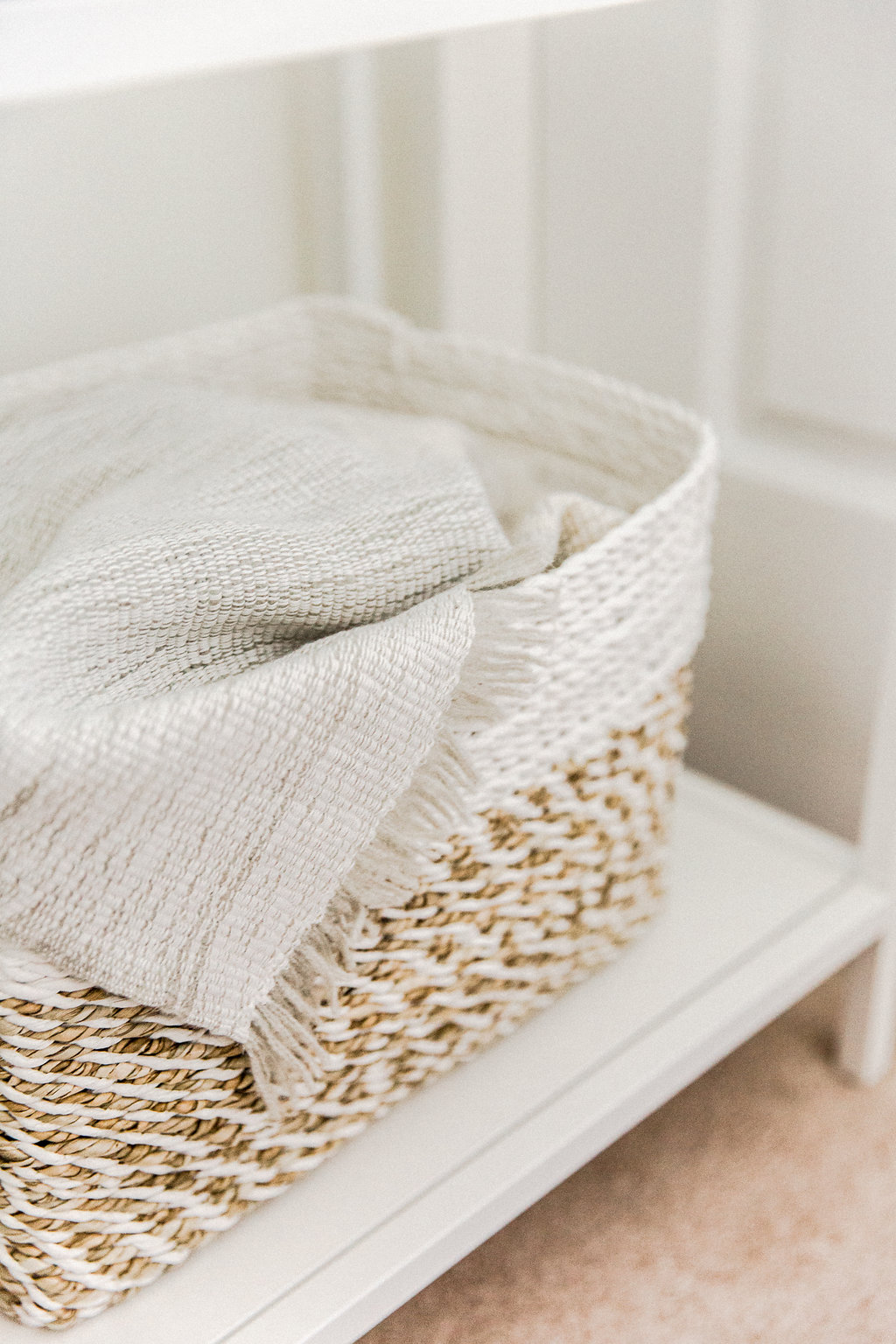 Styling 101: Bookshelves - patterns & prosecco