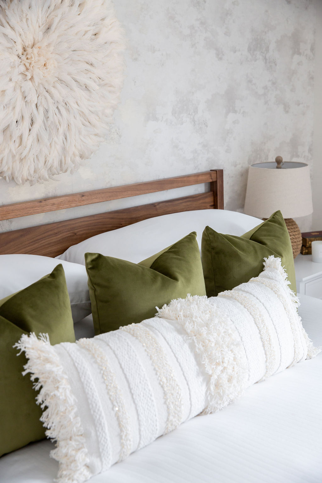 Design Tip: Styling Pillows on Beds - patterns & prosecco